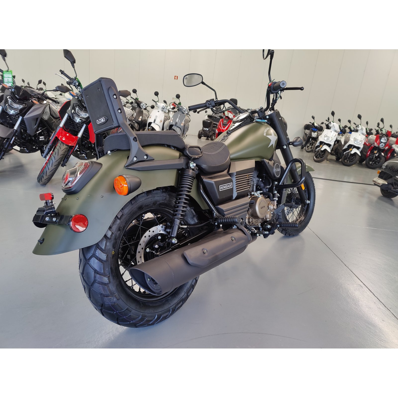 UM RENEGADE COMMANDO 125