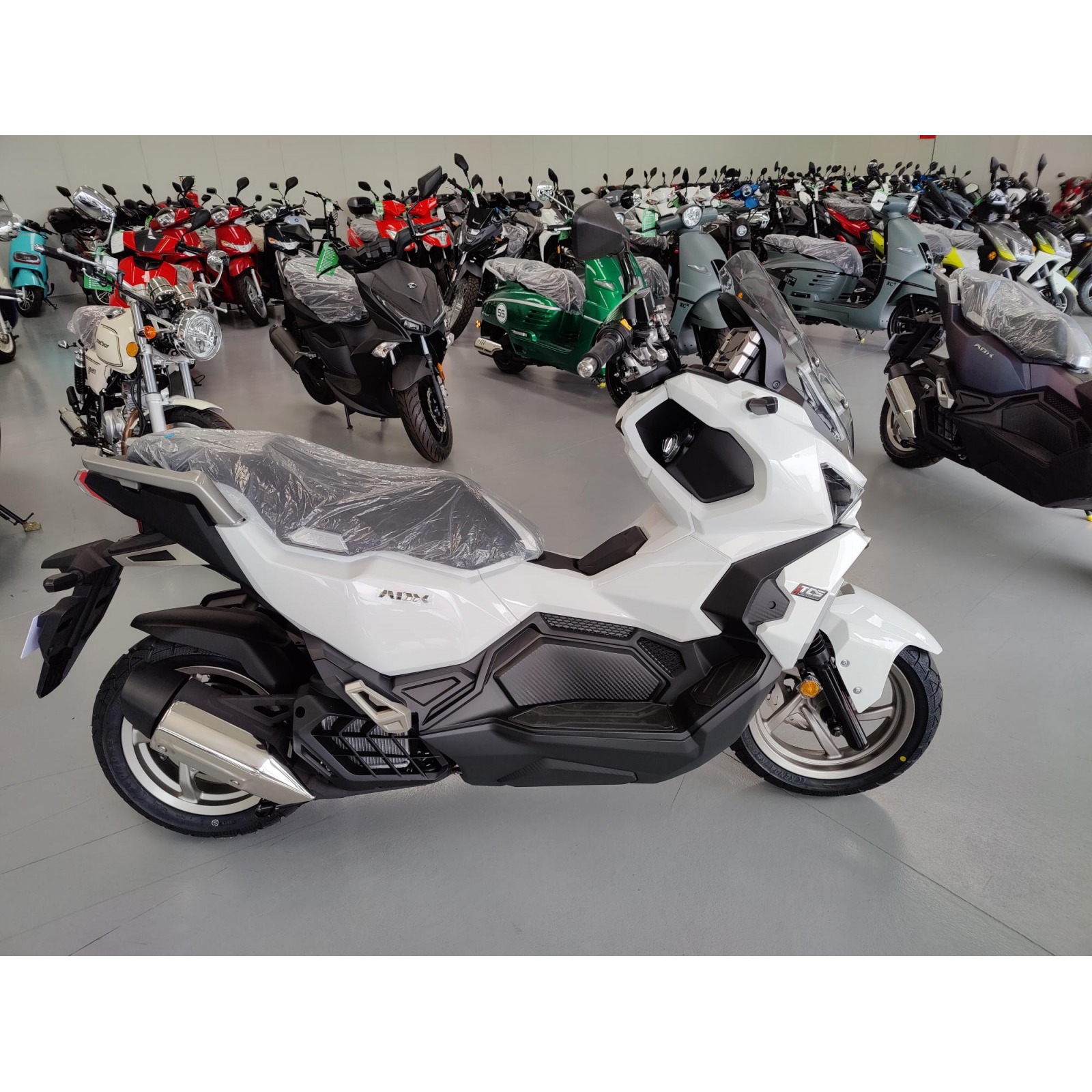 SYM ADX 125 ABS TCS (WHITE)